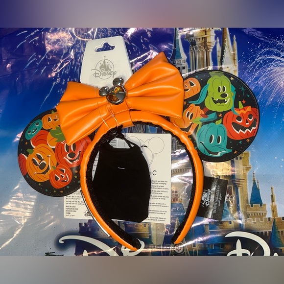 Disney | Accessories | 225 Disney Parks Vacation Club Dvc Light Up ...